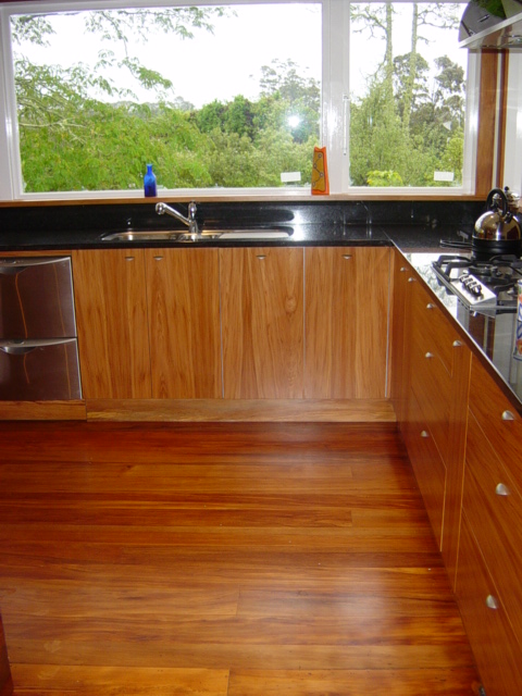'Modern Rimu' Kitchen - Wooden Earth Creations Ltd