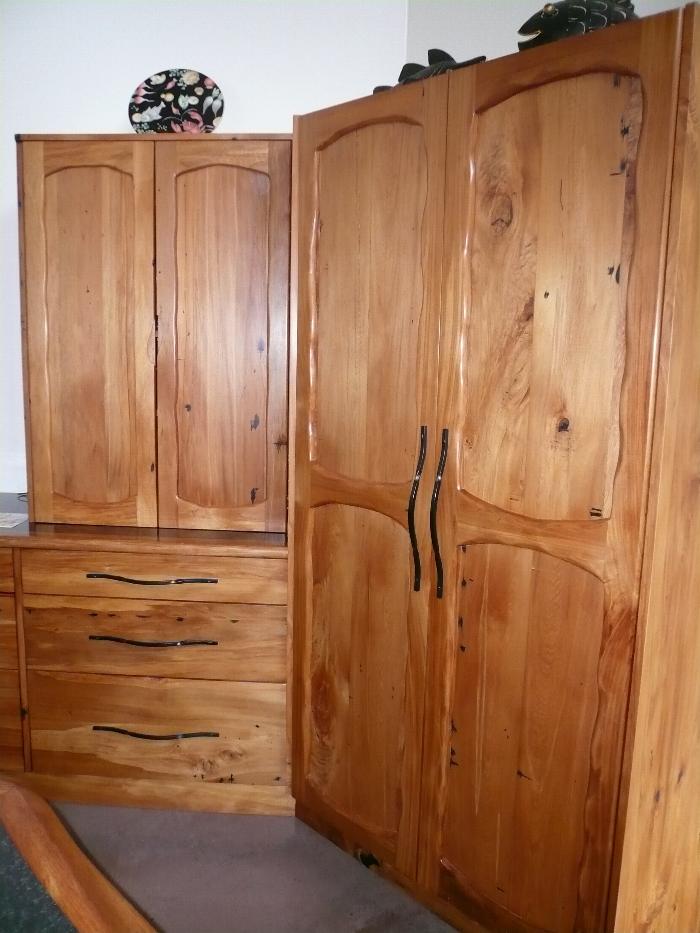 'Freeform Rimu' Kitchen - Wooden Earth Creations Ltd